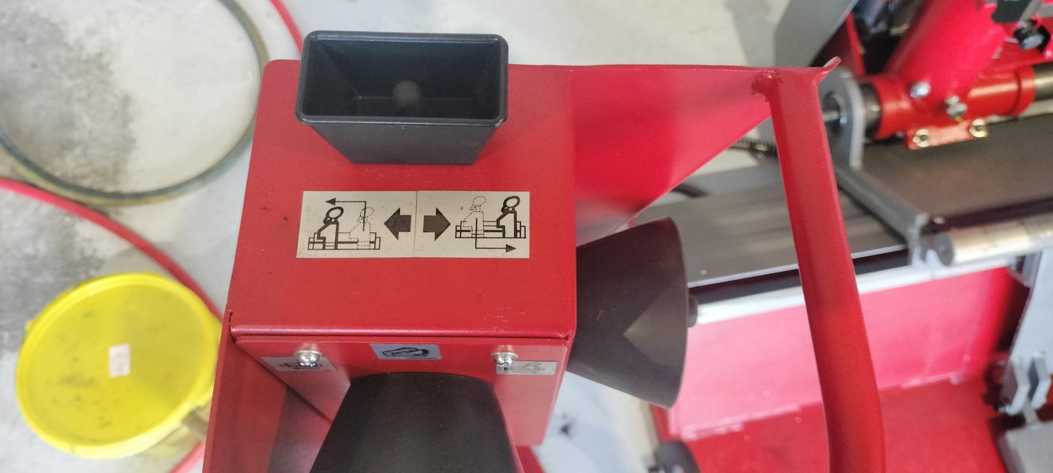 Heavy Duty Truck Earthmoving Equipment Tyre Changer- BRIGHT LC590 ...