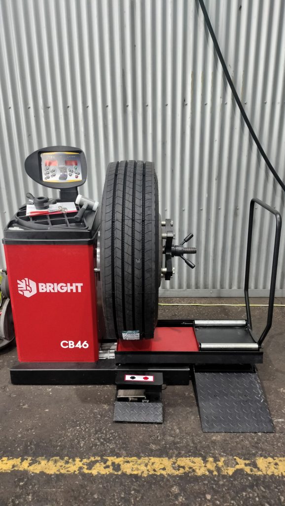 Truck and Passenger Vehicle Wheel Balancer-BRIGHT CB46 - Autohoist ...